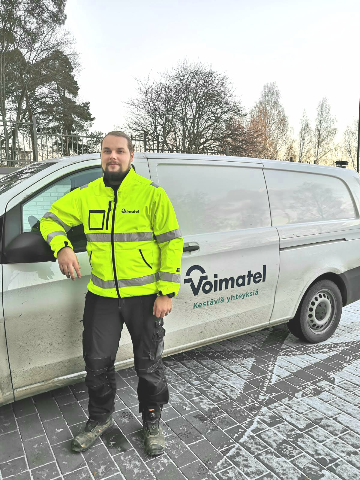 Huippu työyhteisö ja asentajat - Tietoverkkojen palveluntuottaja
